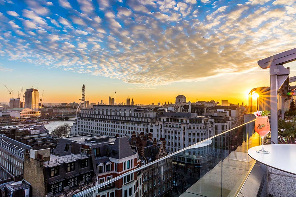 40 Amazing Rooftops For A 2021 New Year s Eve Party in 7 Of The World s Major Cities 40-amazing-rooftops-for-a-2021-new-year-s-eve-party-in-7-of-the-world-s-major-cities